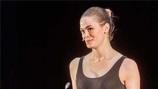 Pauline Rénevier: „Am Set gilt: Zeit ist Geld! Das setzt mich unter Druck“