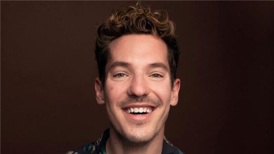 Erstes Solo von Nico Stank: Was eine Perücke mit seinem Bühnenerfolg zu ...
