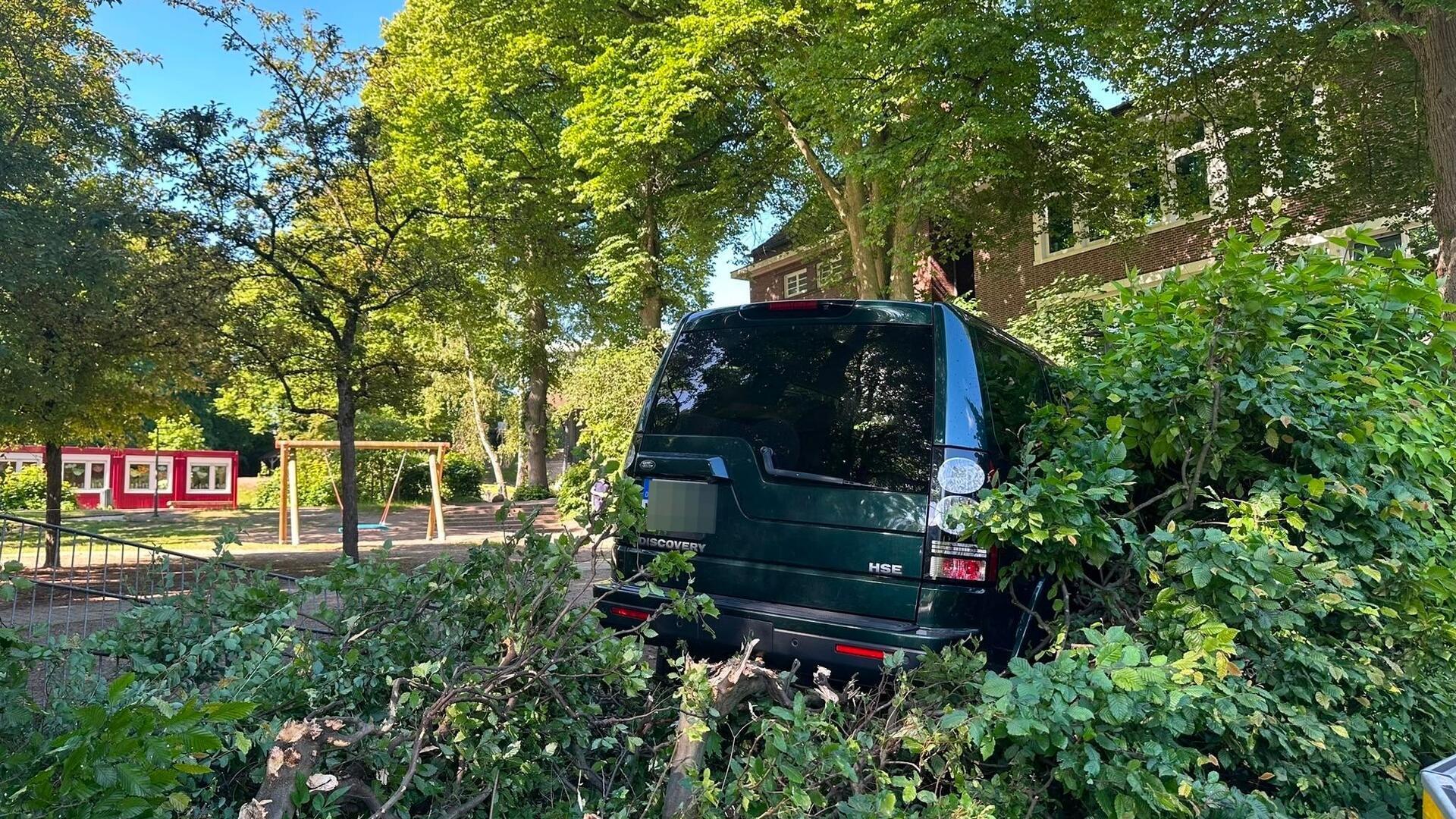 Mehrere Kinder vor Schule in Hamburg von Auto erfasst