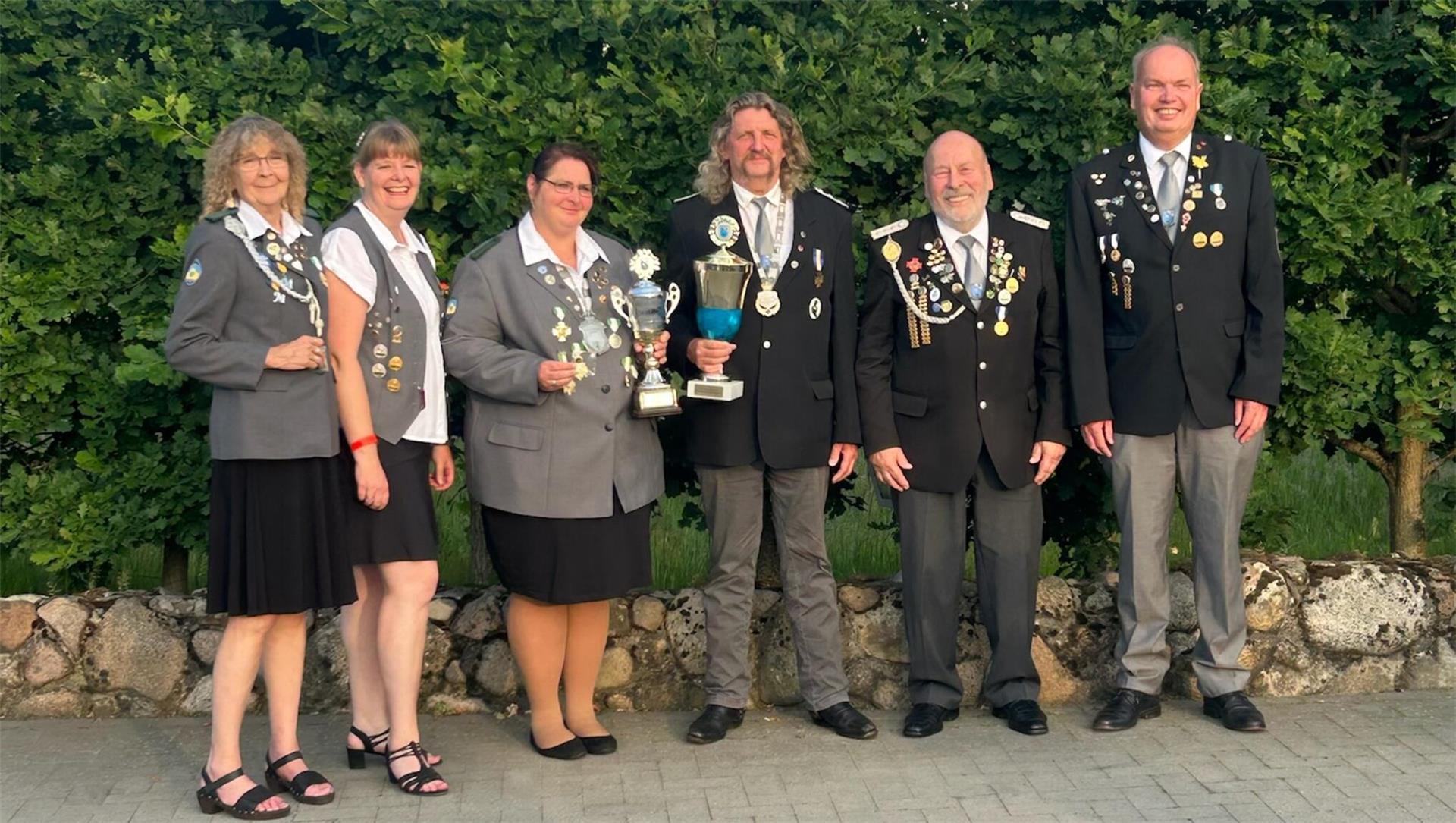 Kameradschaft Stade-Barge proklamiert Uwe Käppler und Silvia Stachel