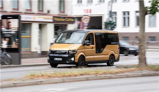 Vier Verletzte bei Unfall mit "Moia"-Bus an der Alster