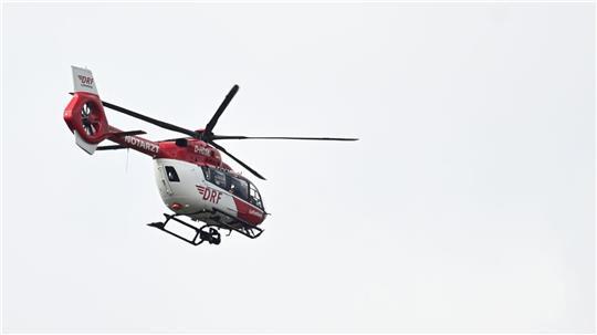 Schwerer Motorradunfall auf B73: Rettungshubschrauber im Einsatz