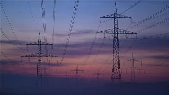 Strom durch Freileitung statt Erdkabel? Das wären die Folgen