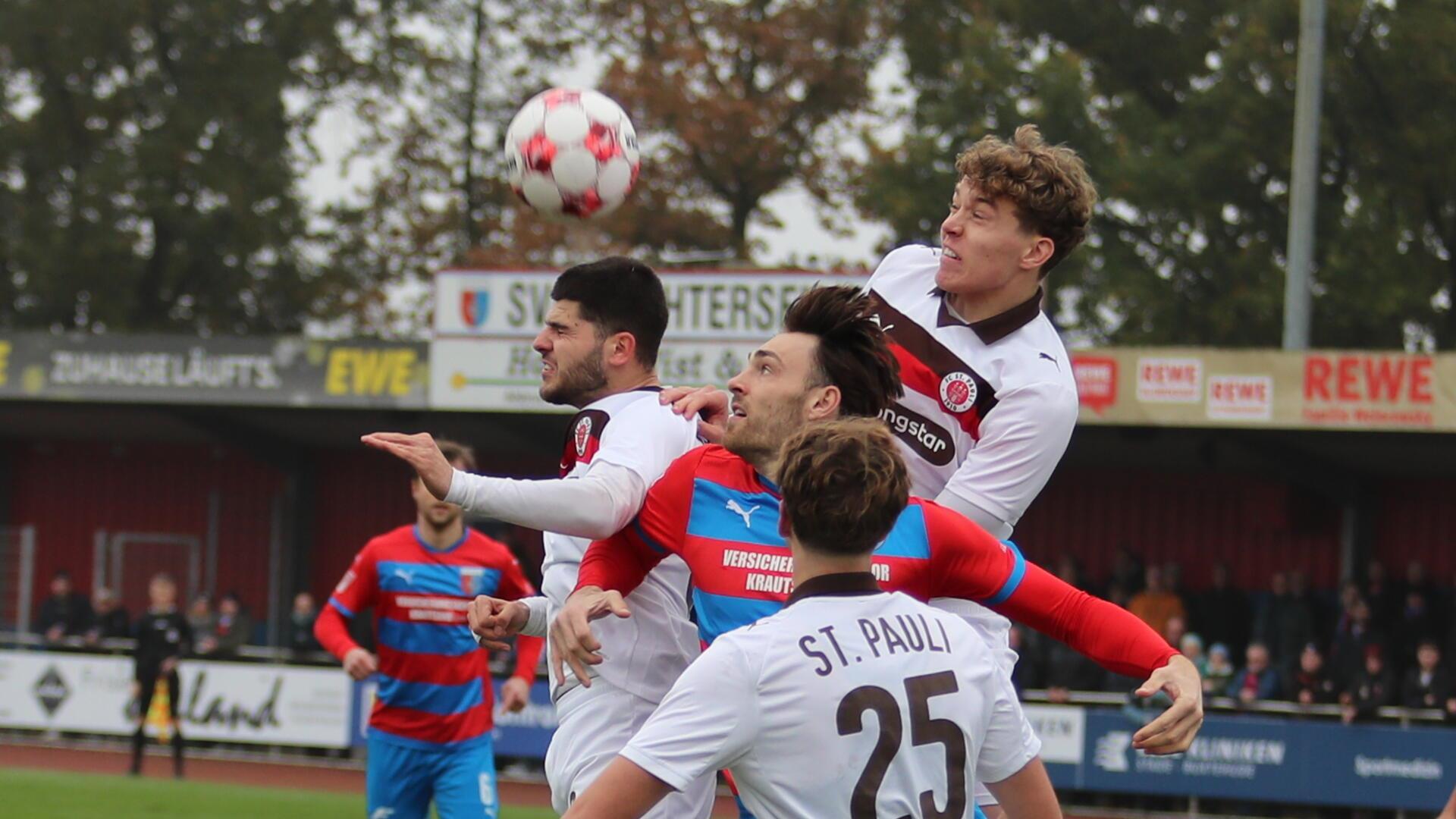 Mohr köpft D/A an Tabellenspitze: Später 2:1-Sieg gegen FC St. Pauli