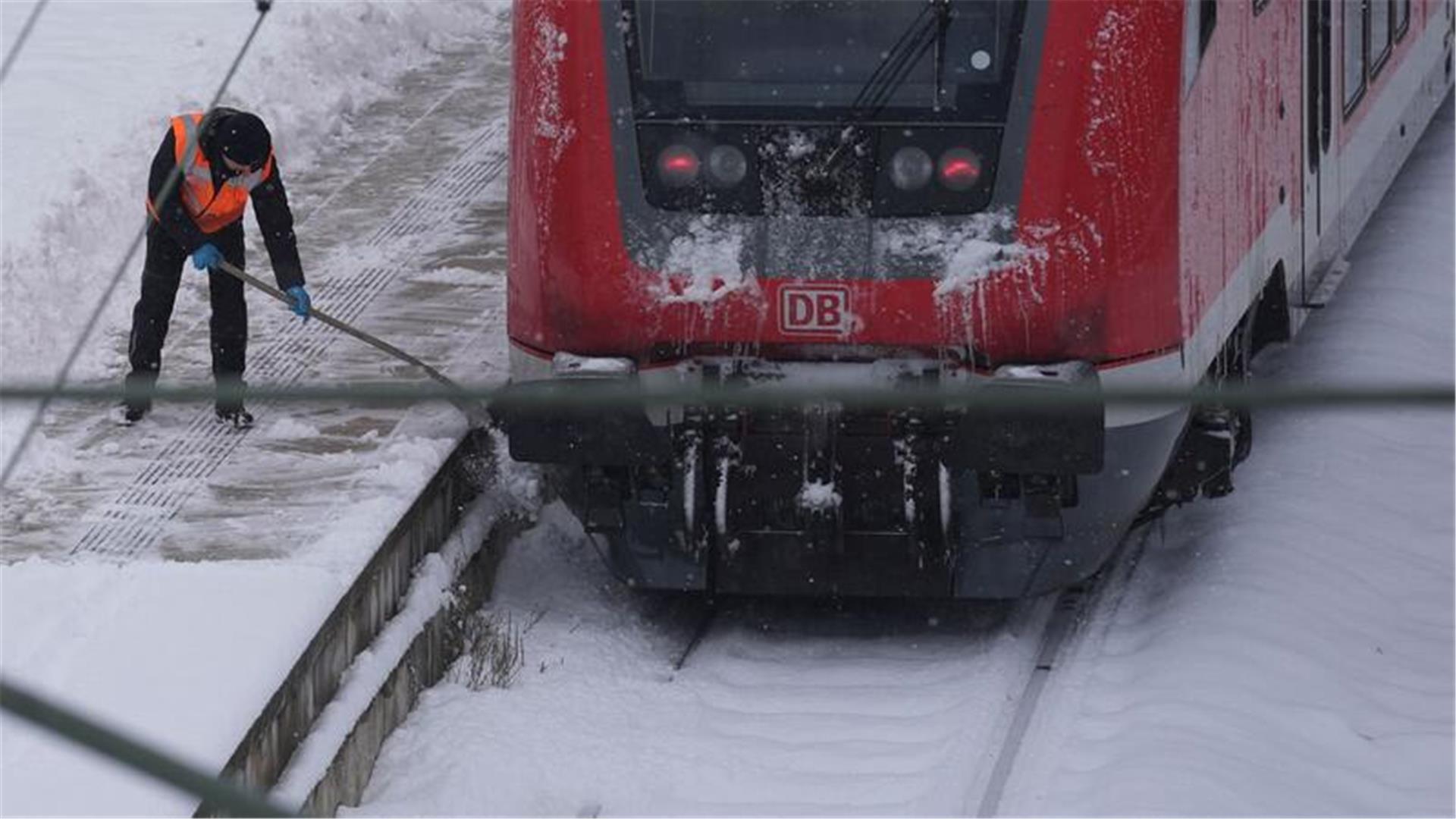 Bahn rät von unnötigen Fahrten im Norden ab