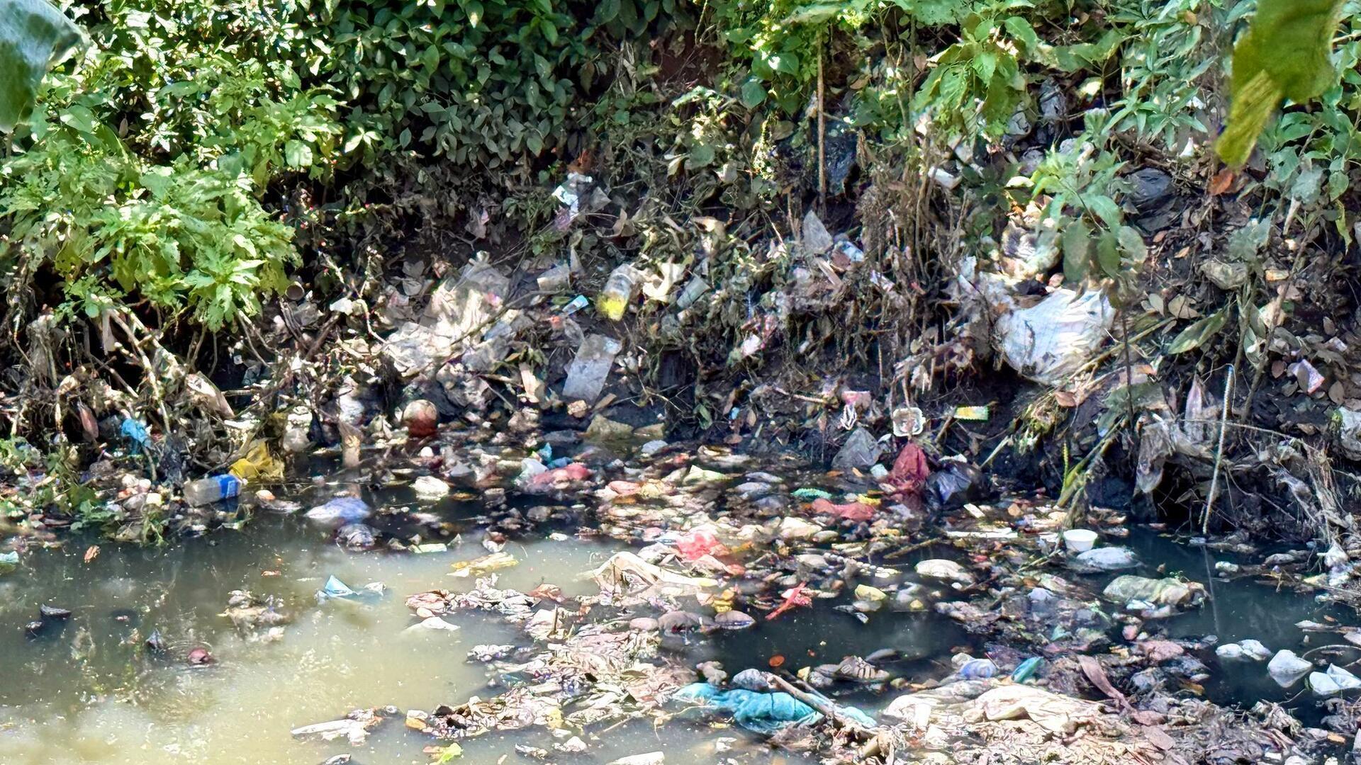Ein Meer aus Müll: Unterwegs am „dreckigsten Fluss der Welt“